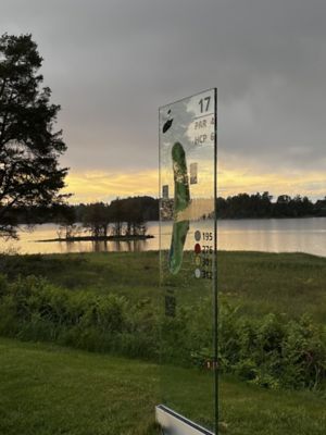 Glass golf course signage | Saflex Structural | Eastman